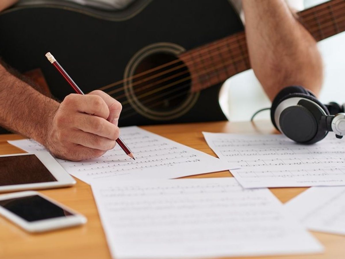 HOY ES DÍA DEL COMPOSITOR