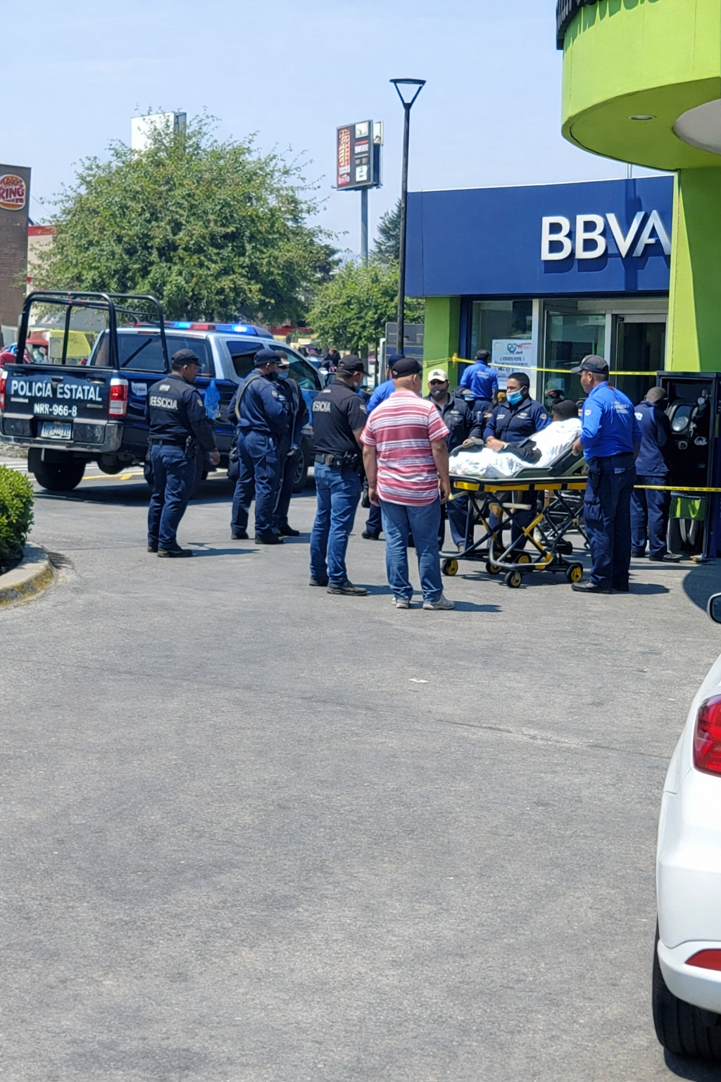 Ataque a las afueras de BBVA en Plaza Sendero Lerma deja un hombre ...